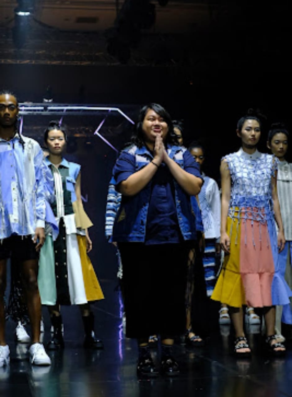 8 Desainer Fashion Unjuk Kebolehan di Jakarta Auto Runway 2023 ...