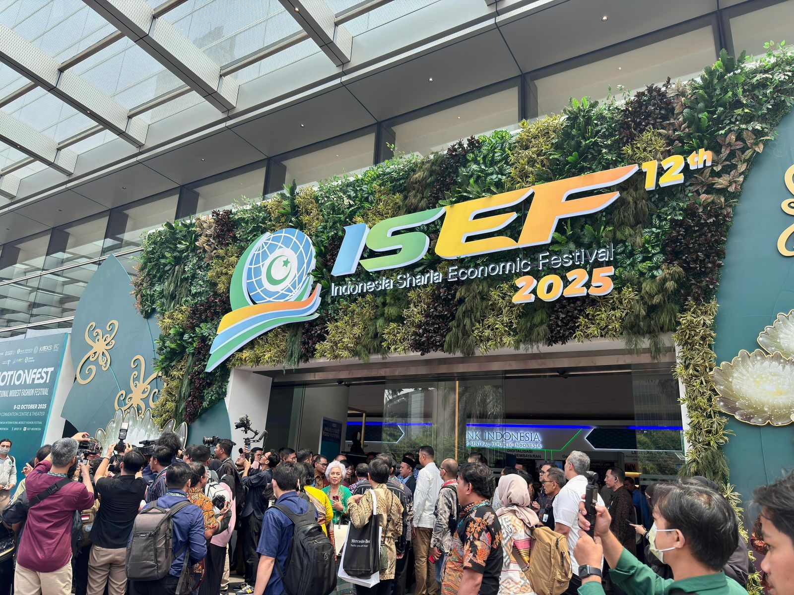 Halalicious Festival Kuliner Halal Memanjakan Lidah Bikin ISEF 2025 ...