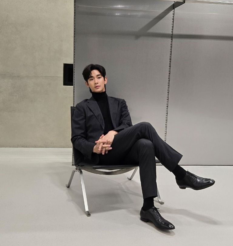 Sinyal Comeback, Kim Soo-hyun Siap Syuting Iklan untuk Merek Fesyen ...